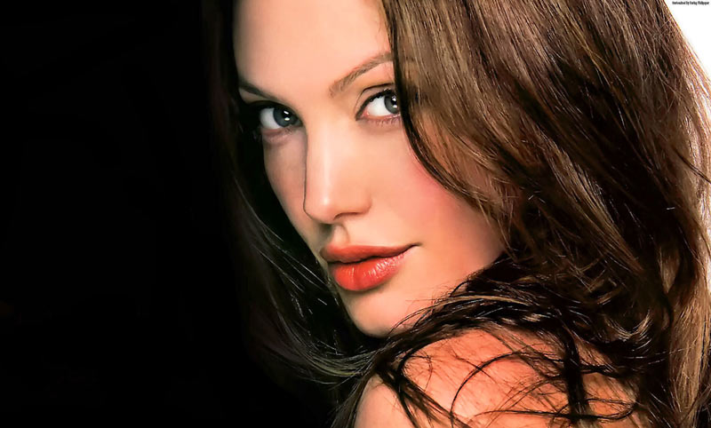 Top 10 Most Beautiful Women Over 40 {hottest And Attractive}